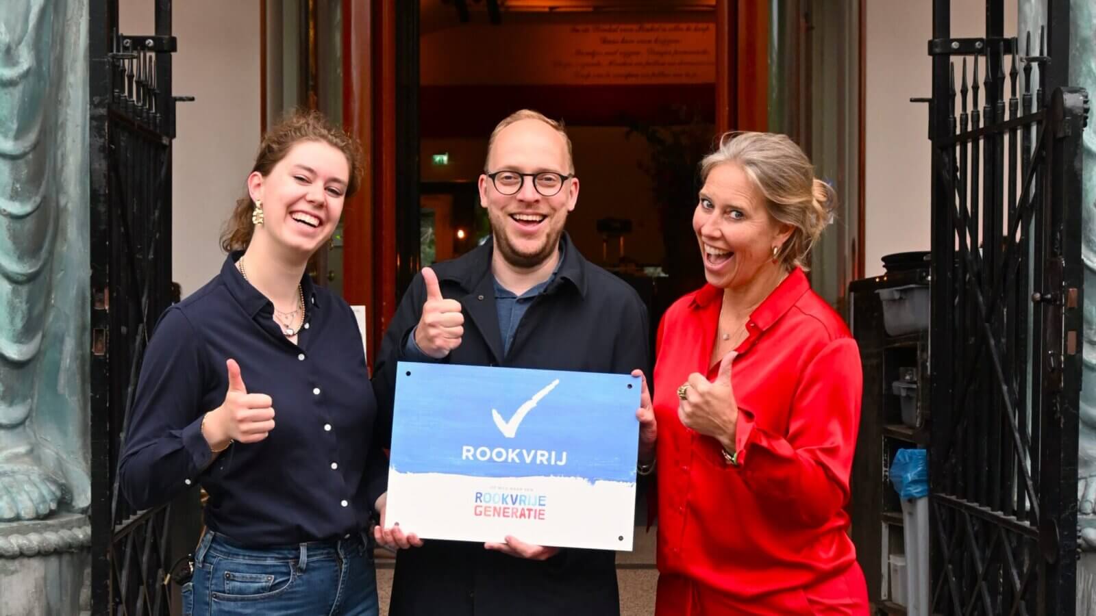 Bij de Winkel van Sinkel geniet je rookvrij van eten en drinken ...